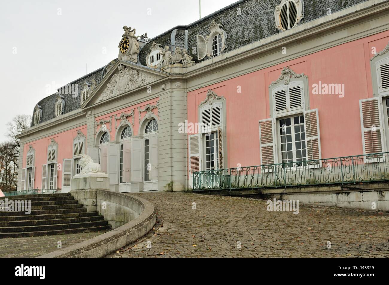 schloss benrath in dusseldorf Stock Photo - Alamy
