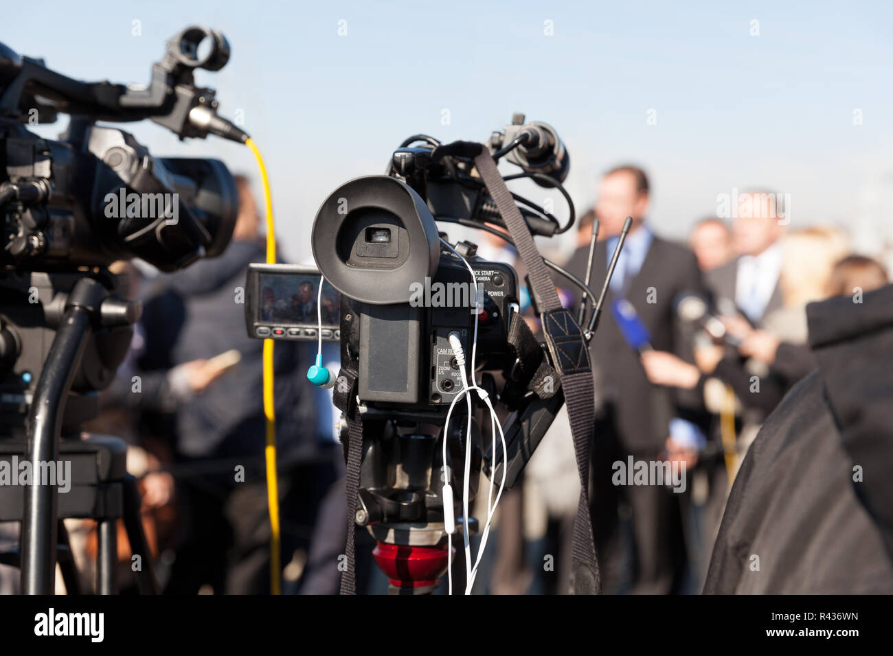 News conference. Filming an event with a video camera Stock Photo - Alamy