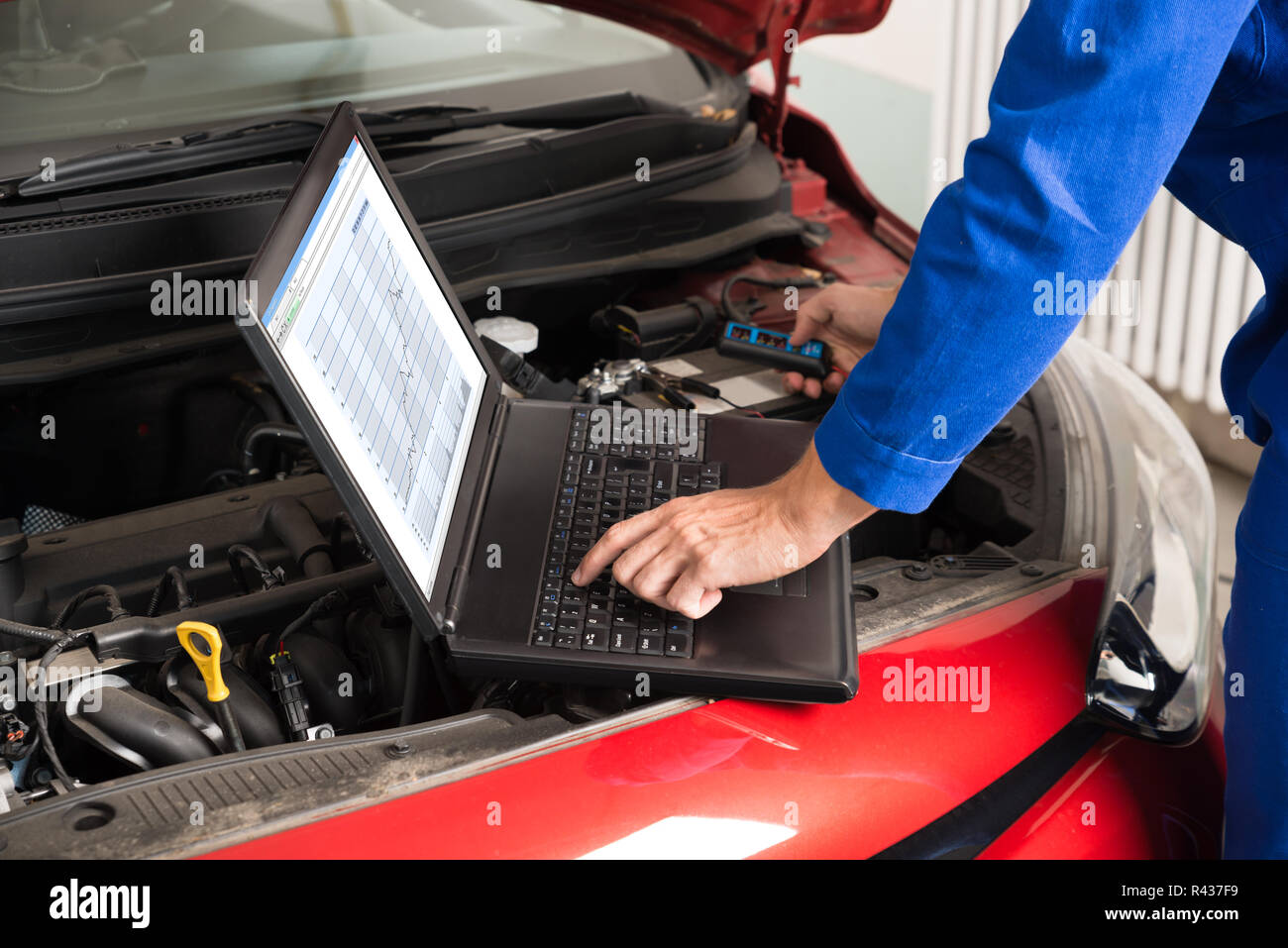 Engineer laptop car factory hi-res stock photography and images - Alamy