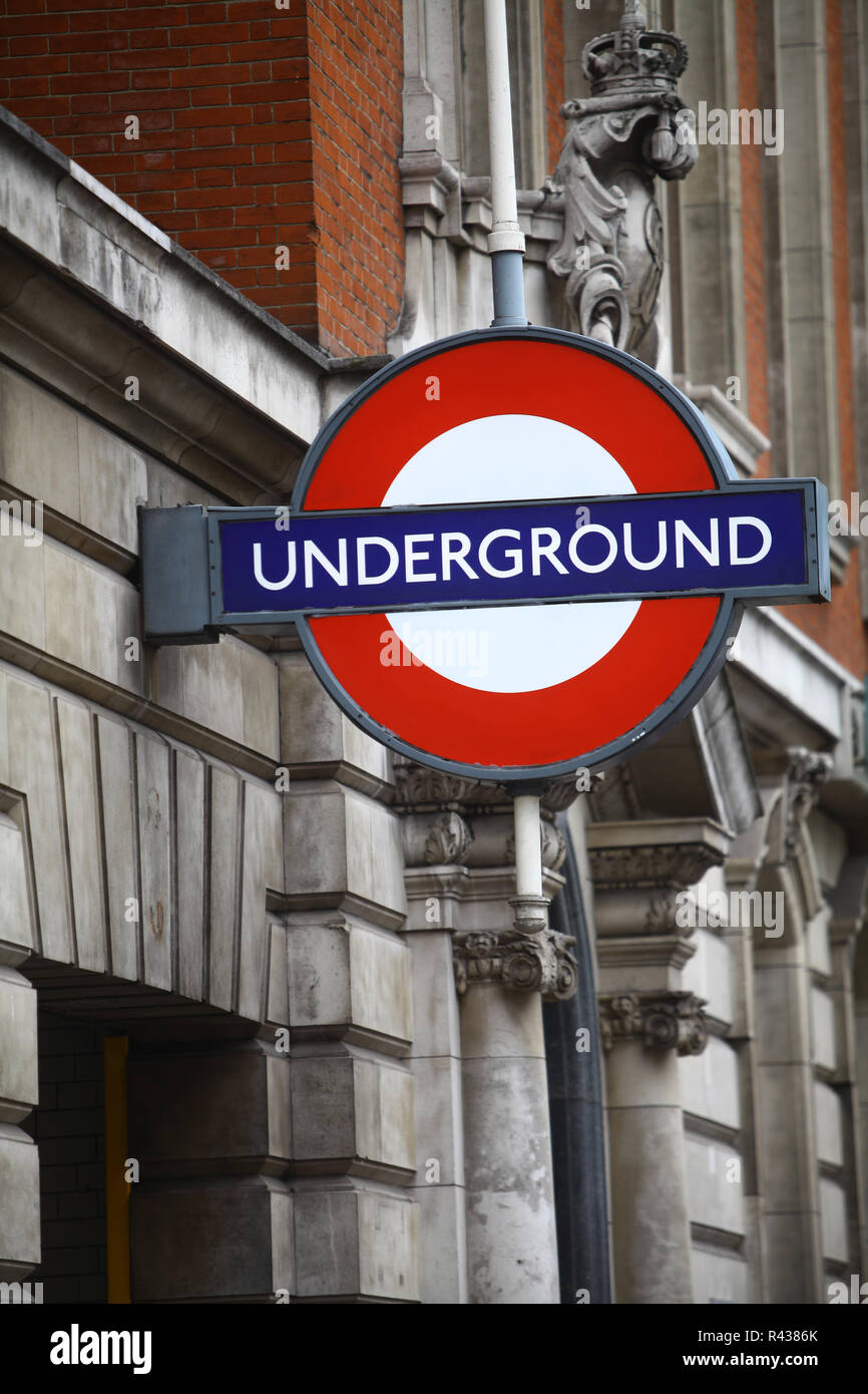 Underground sign stock hi-res stock photography and images - Alamy