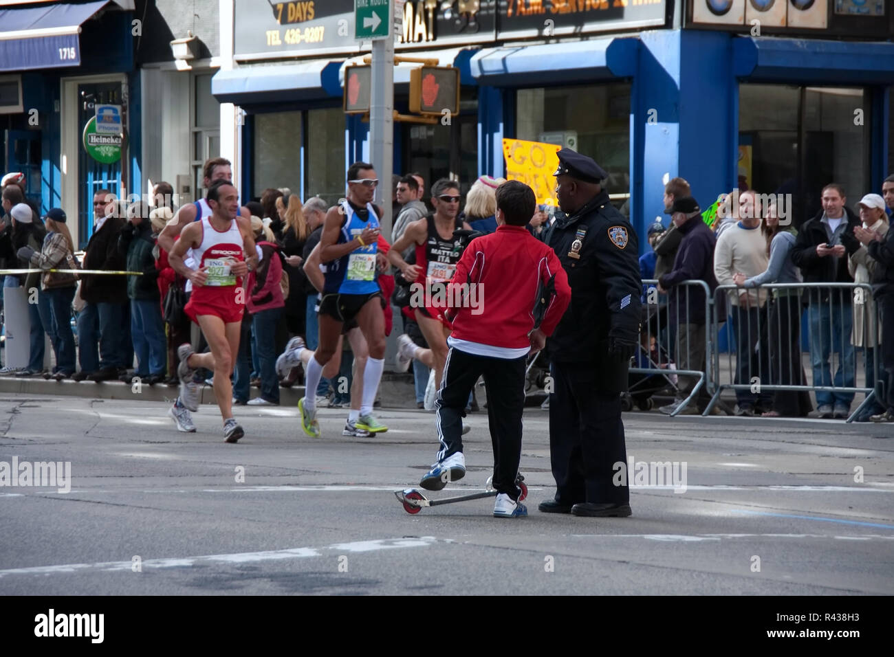 Policeman running hi-res stock photography and images - Alamy