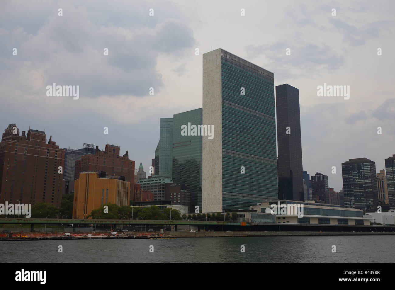 Vereinte nationen hauptquartier hi-res stock photography and images - Alamy