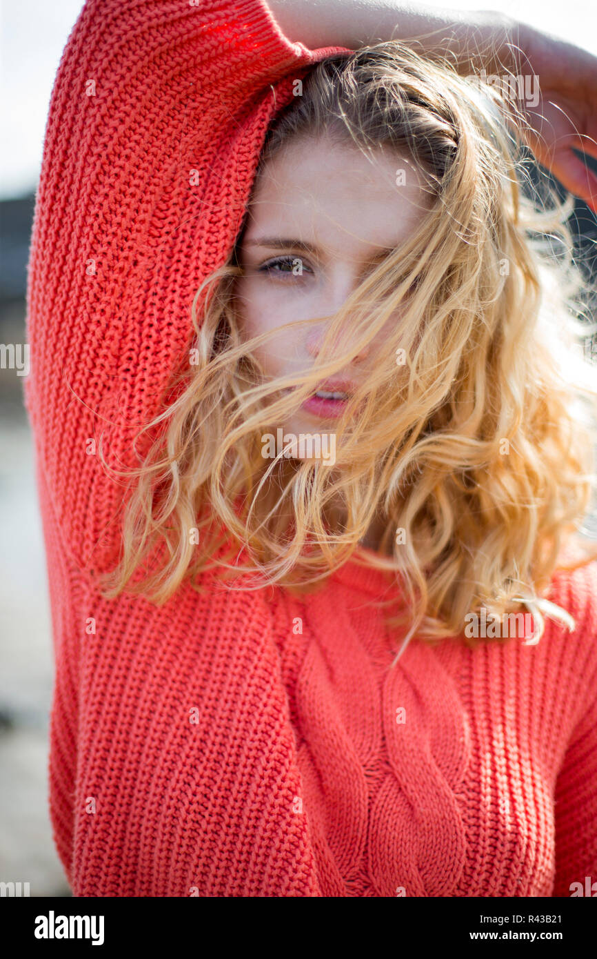 Wind swept hair hi-res stock photography and images - Alamy