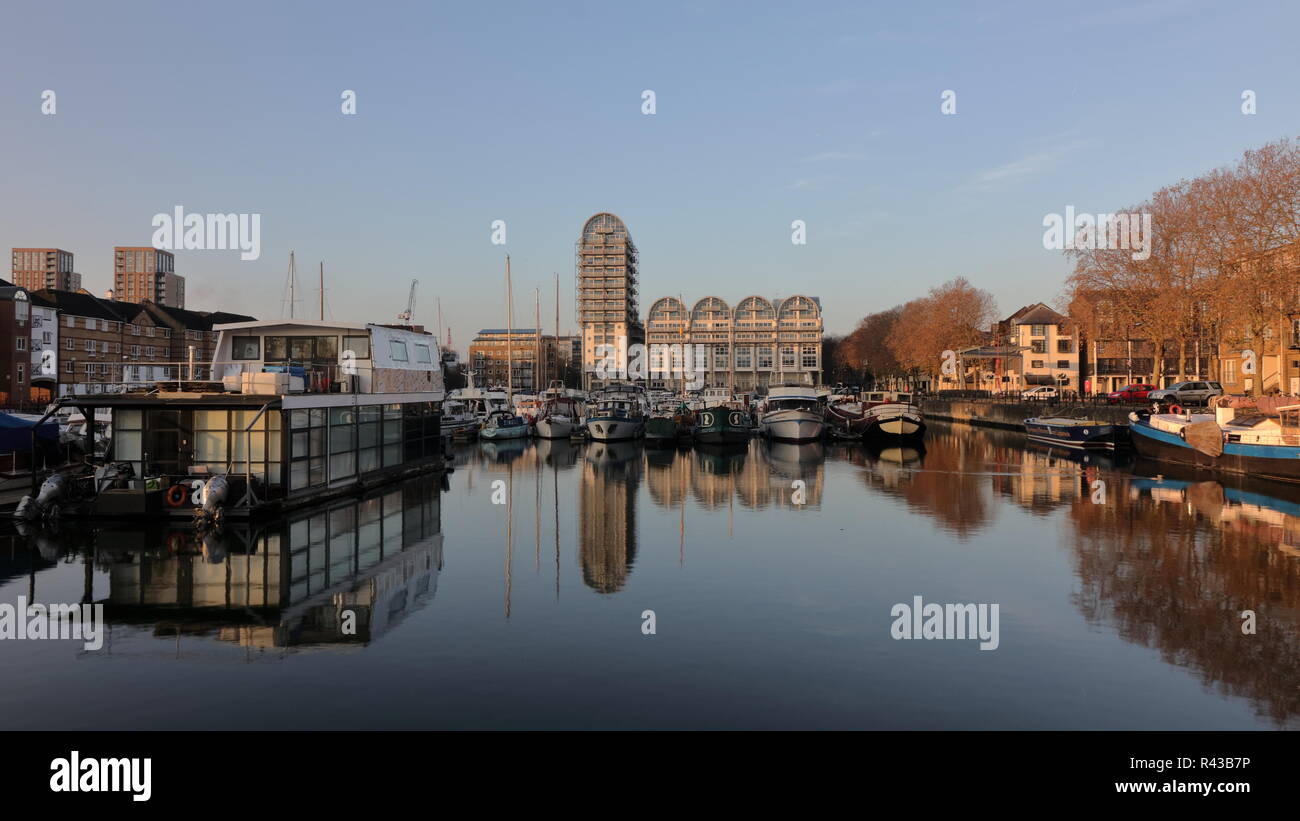 Riverside south hi-res stock photography and images - Alamy
