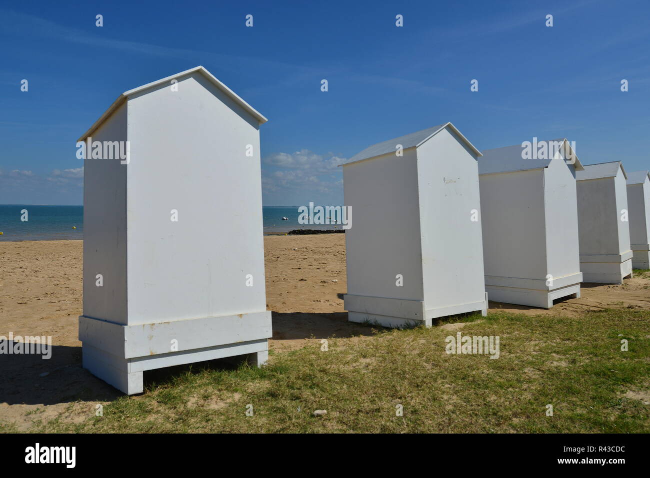 Changing clothes beach hi-res stock photography and images - Alamy