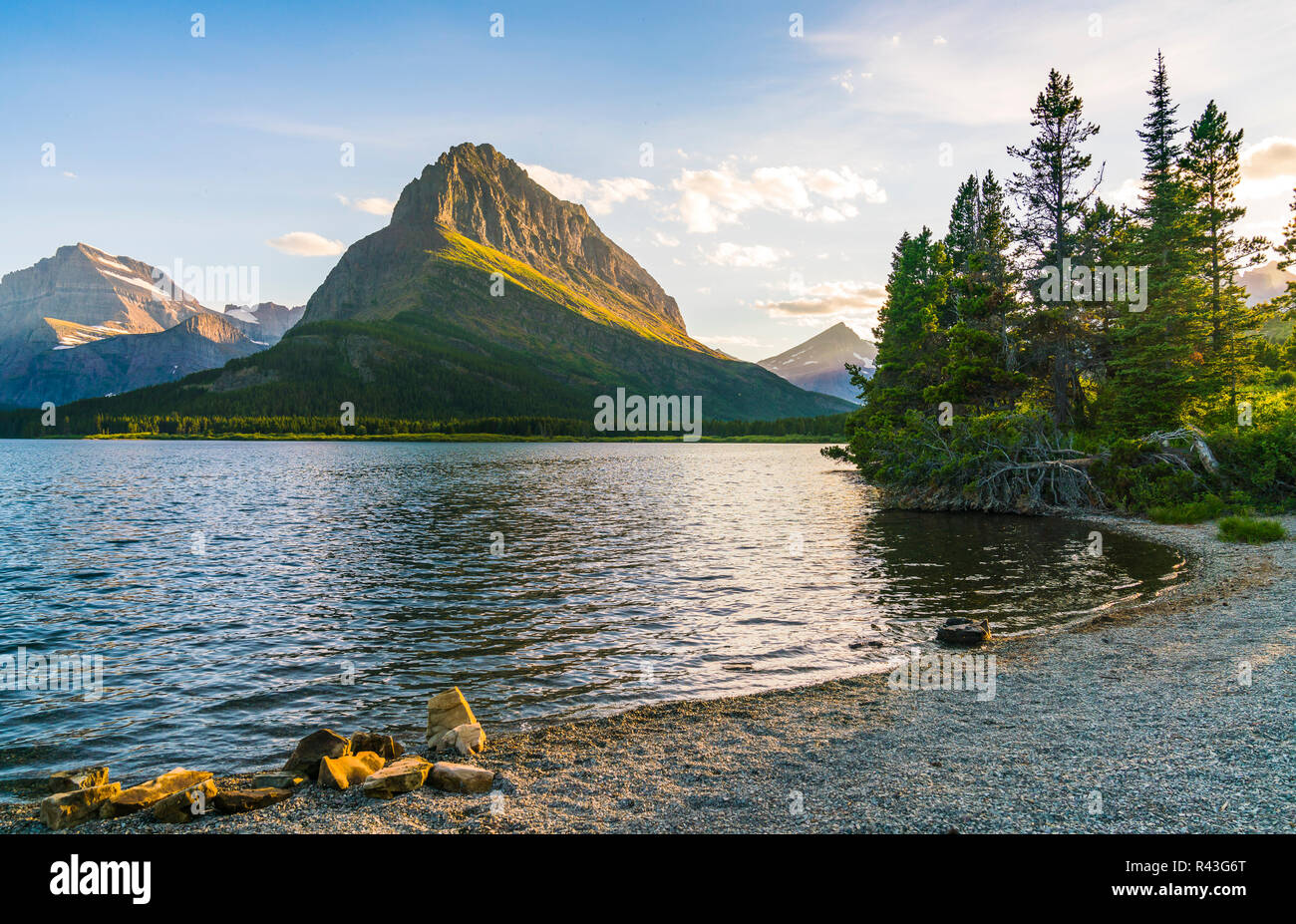 beautiful landscape at Swiftcurrent Lake when sunrise in Many Glacier ...