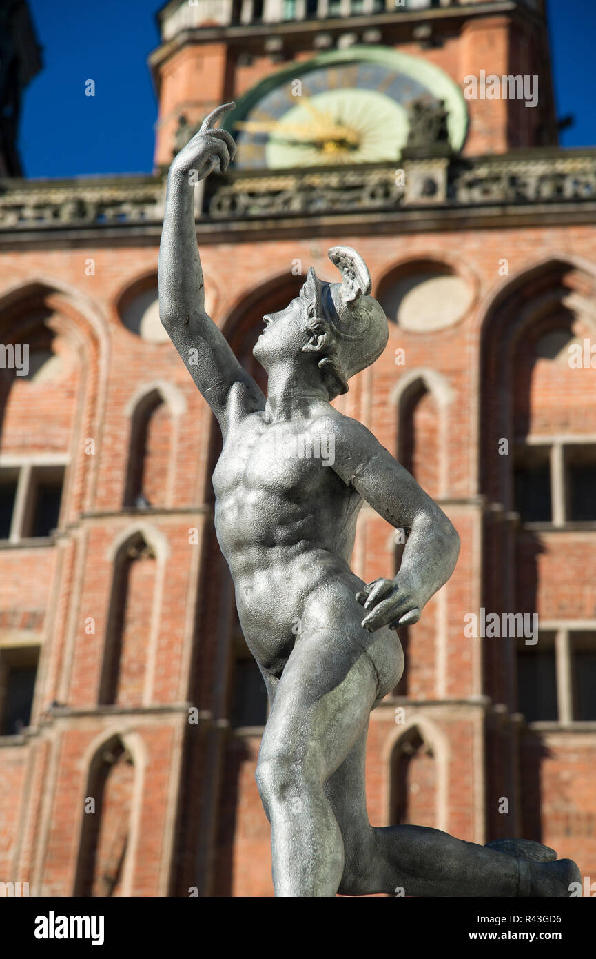 Mercury statue clock hi-res stock photography and images - Alamy