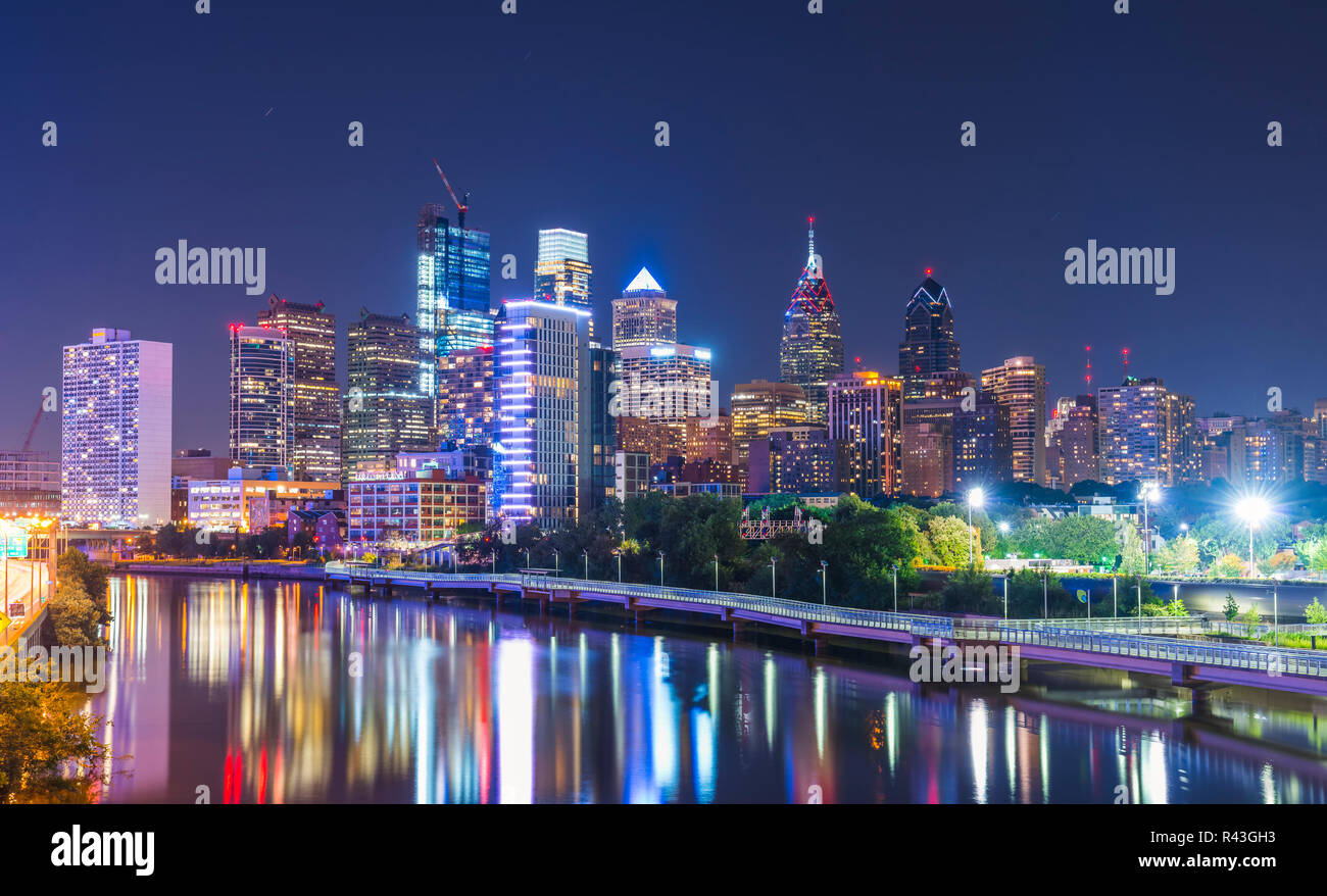 Philadelphia skyline view philadelphia skyline hi-res stock photography ...