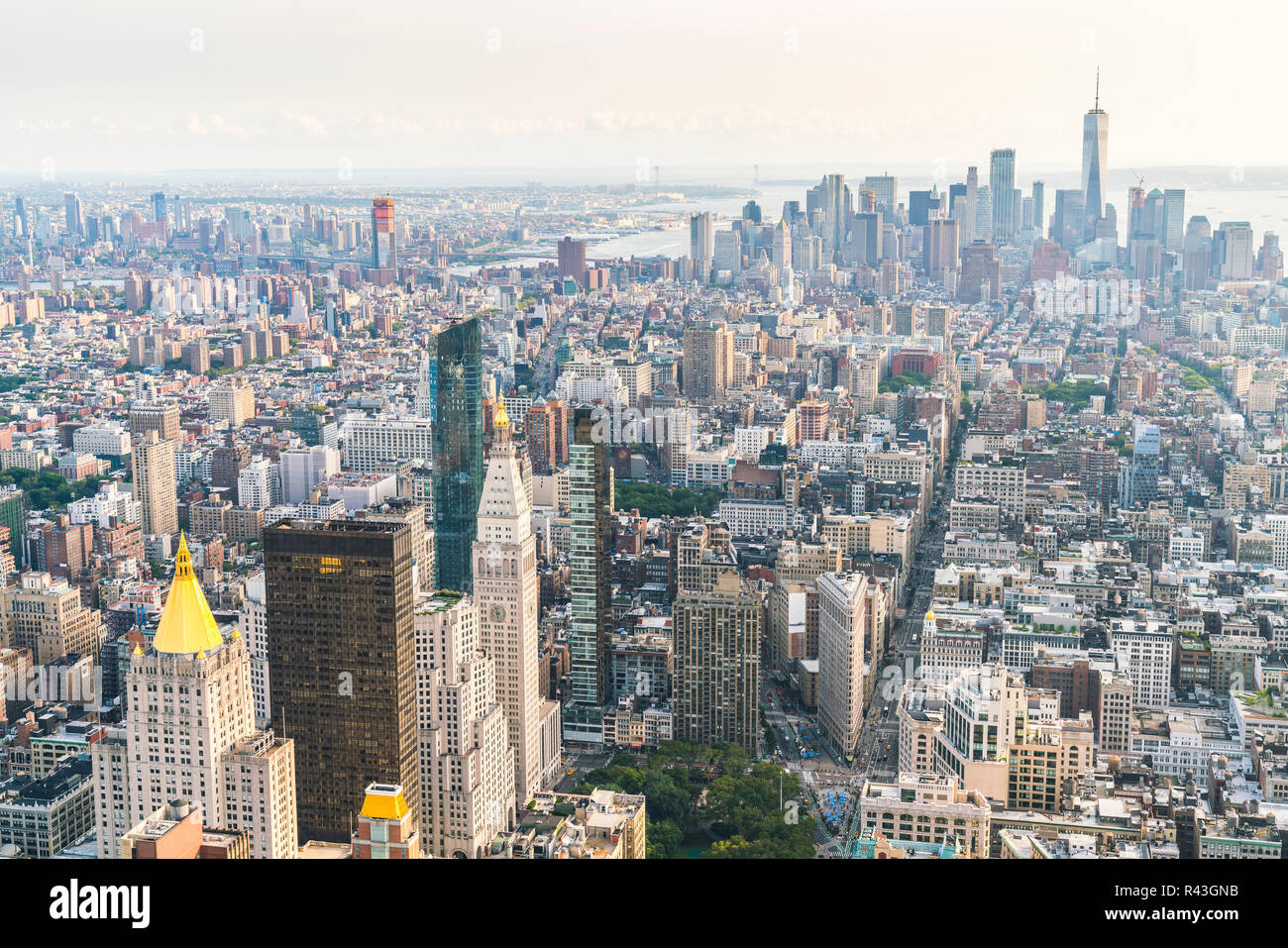 New york skyline day and night hi-res stock photography and images - Alamy
