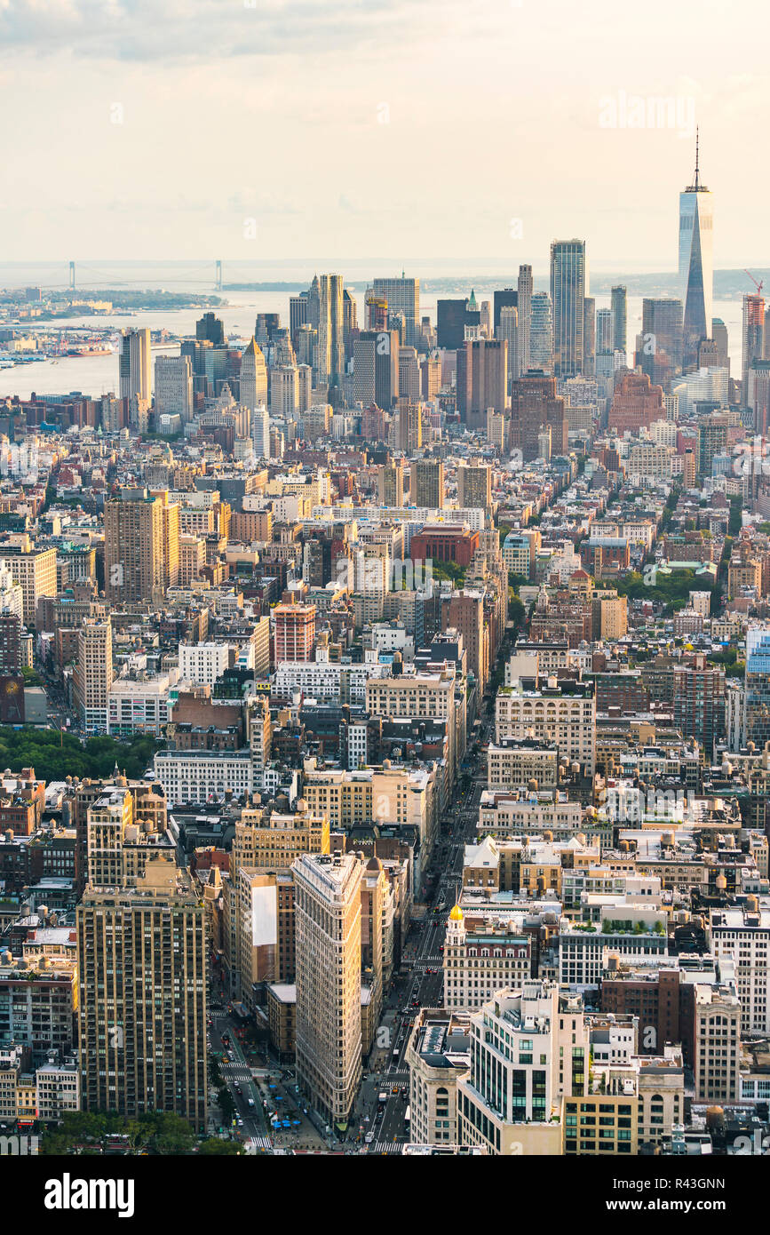 New york skyline day and night hi-res stock photography and images - Alamy