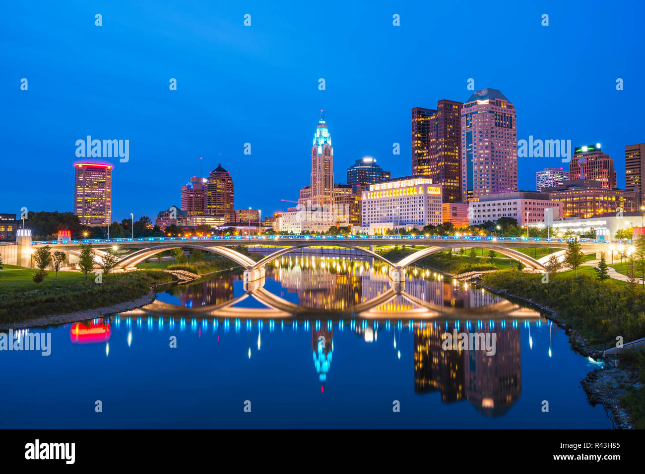 columbus,ohio,usa. 9-11-17: beautiful columbus skyline at night Stock ...