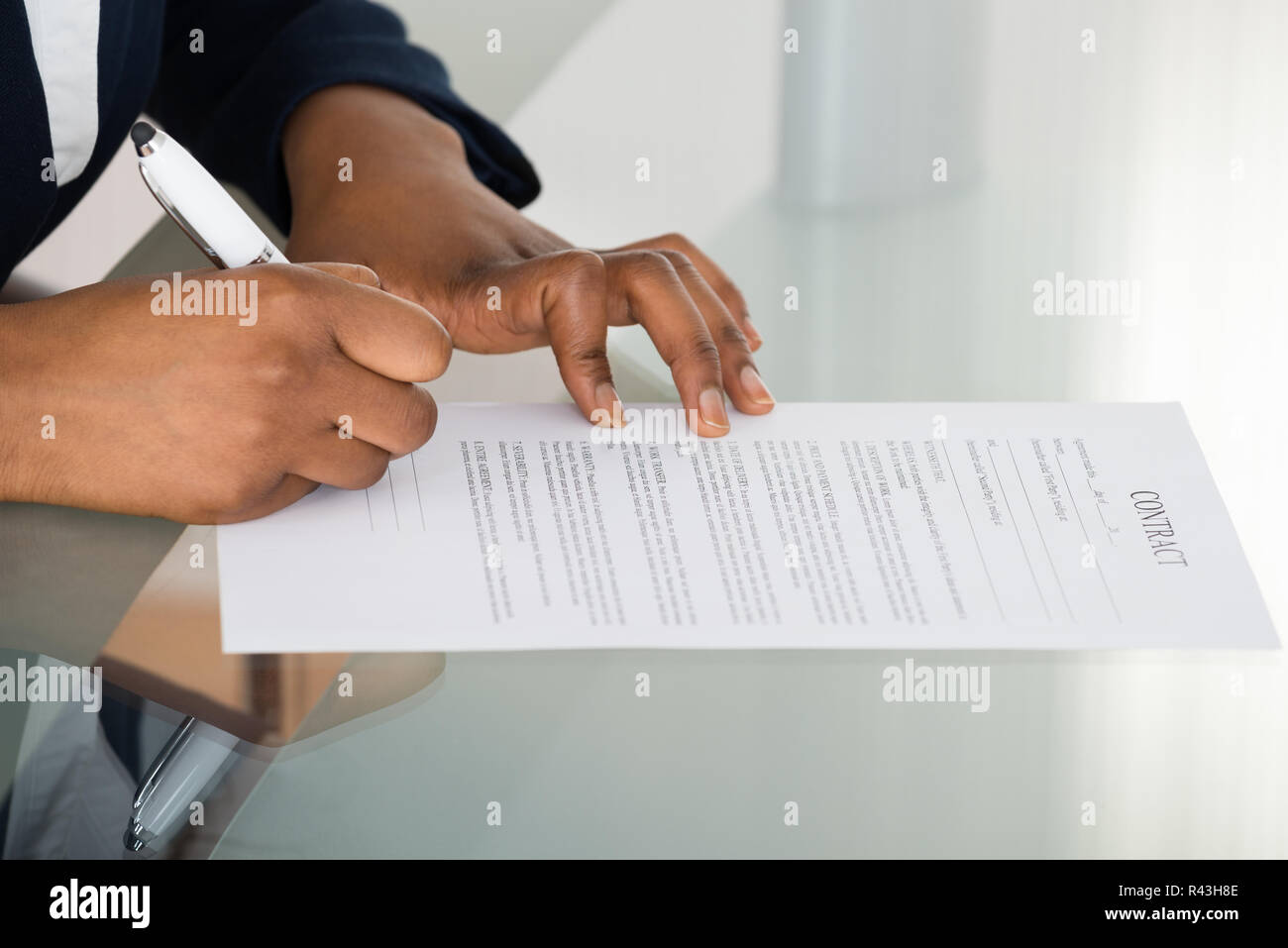 African hand signing legal document hi-res stock photography and images ...