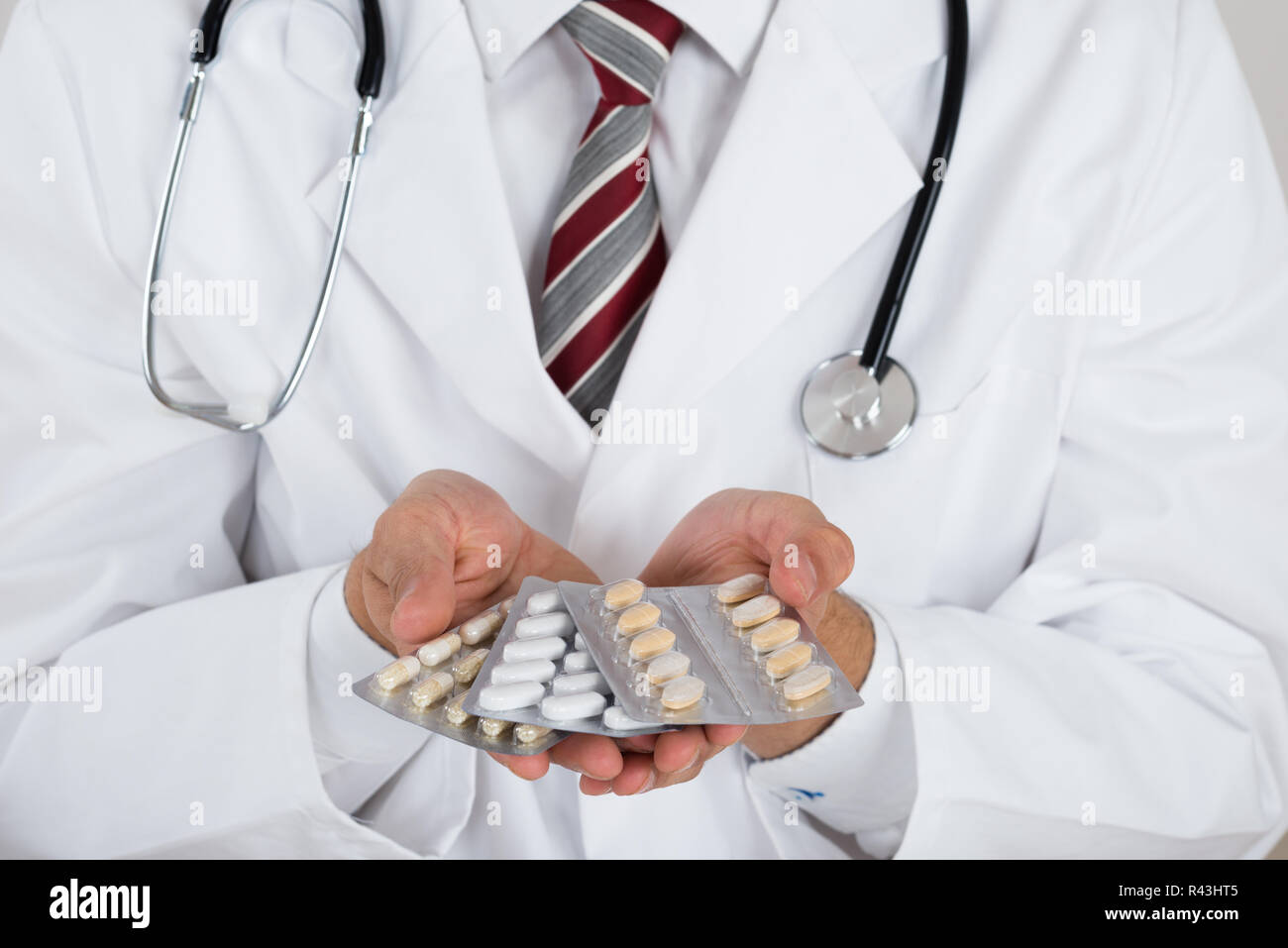Man hand holding blister packs hi-res stock photography and images - Alamy
