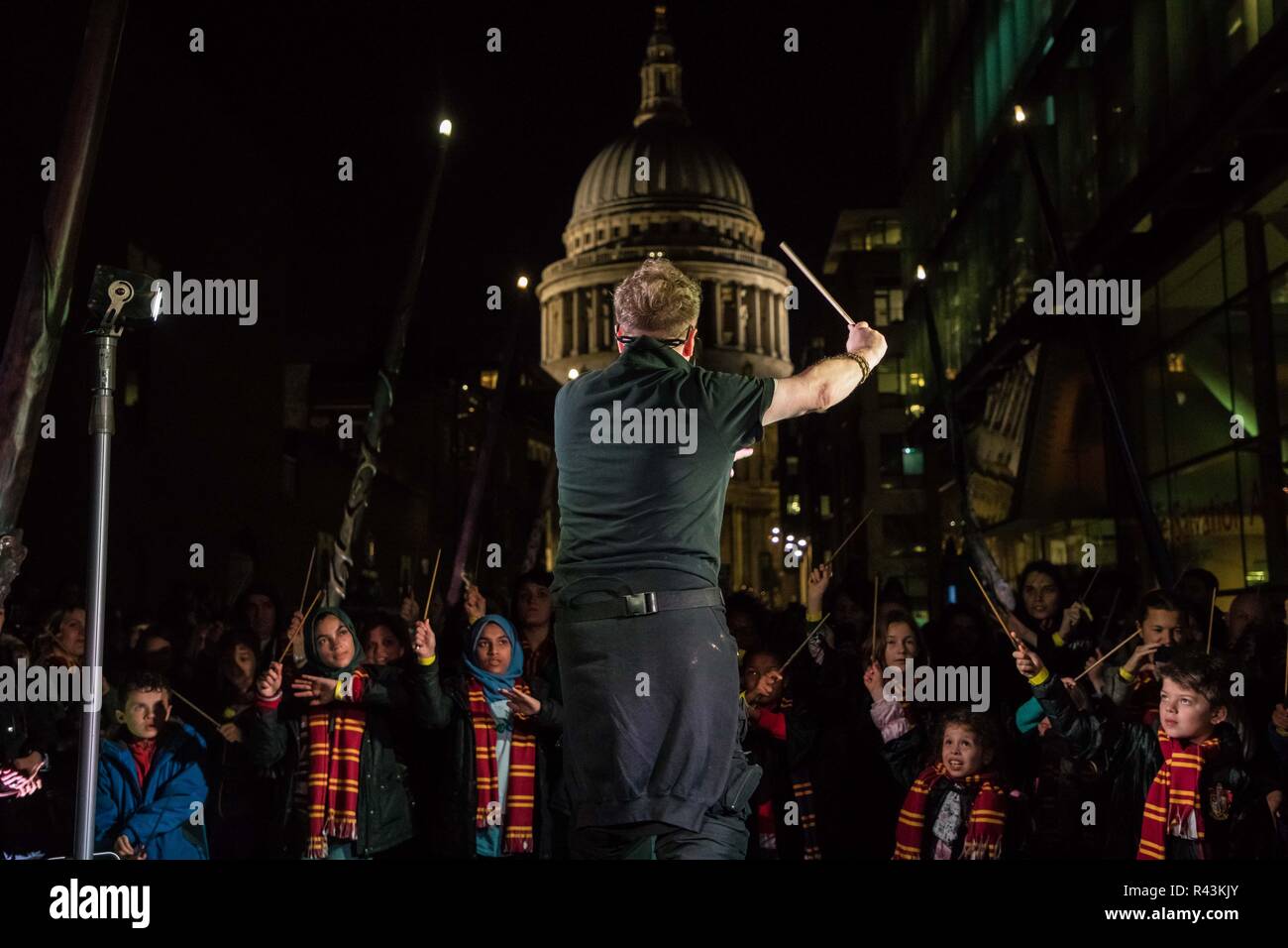 Wizarding World fans gather at the Fantastic Beasts: Wizarding World ...