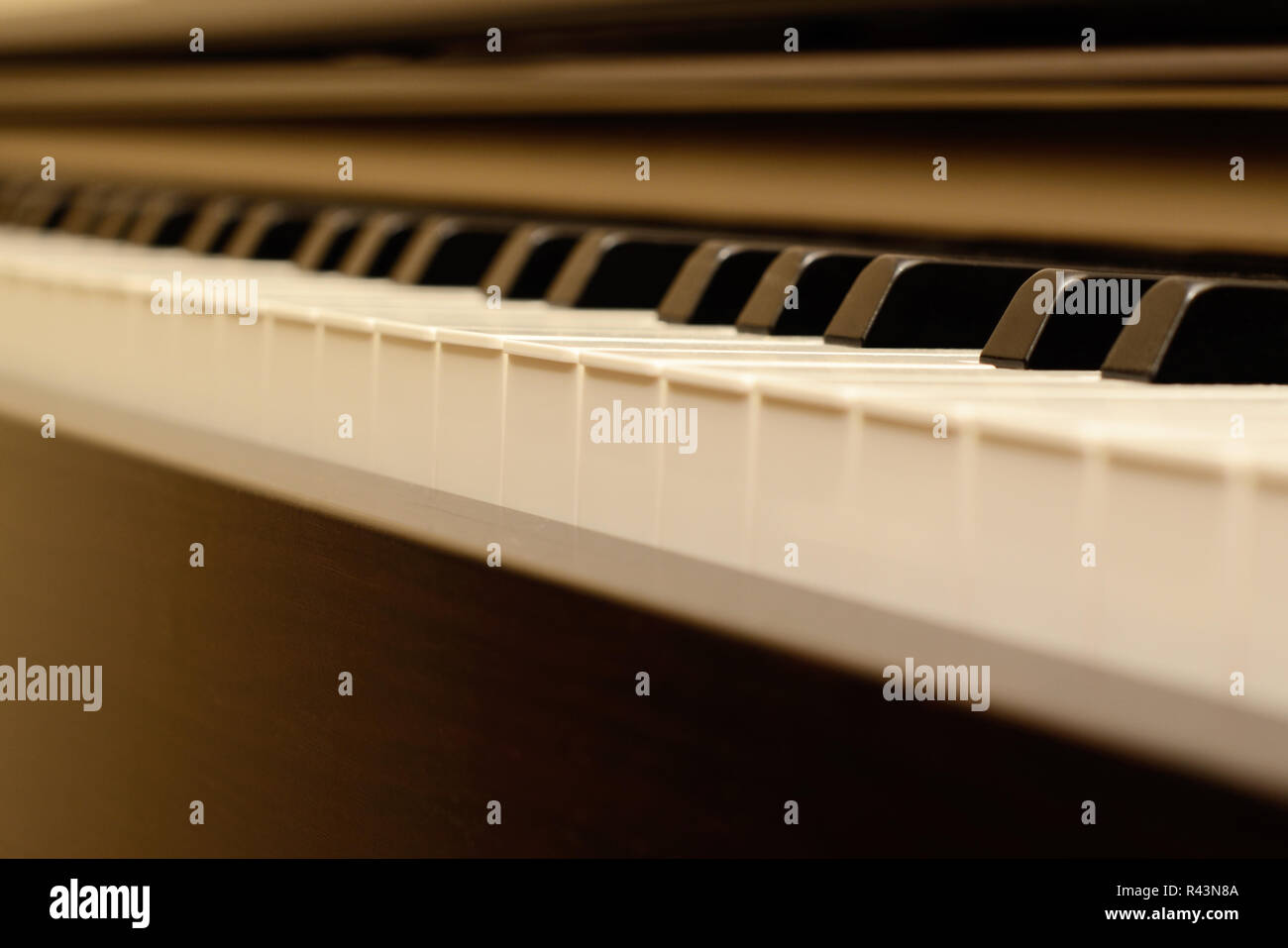 Dark brown piano hi-res stock photography and images - Alamy