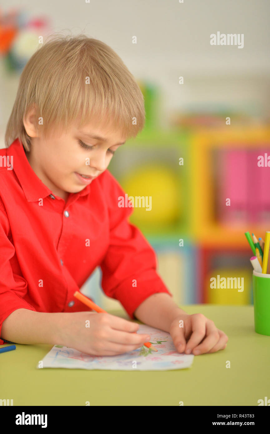 Portrait of a cute little boy drawing Stock Photo - Alamy