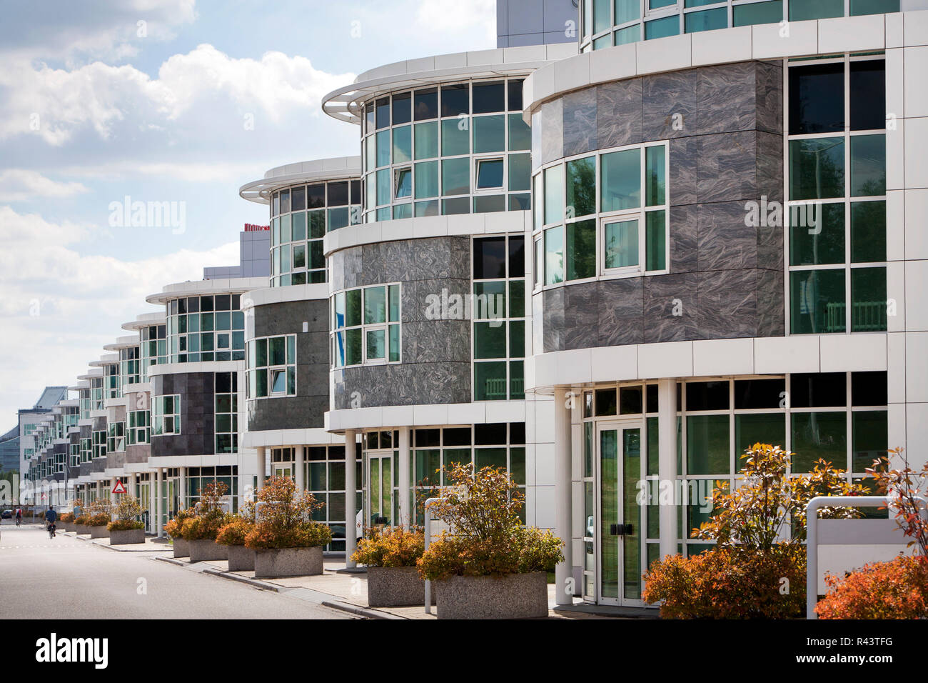 New stone built offices hi-res stock photography and images - Alamy