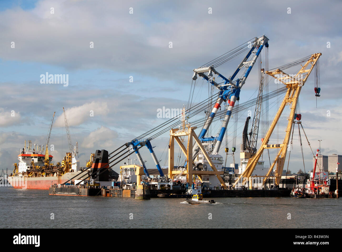 Inland ships in shipyard hi-res stock photography and images - Alamy