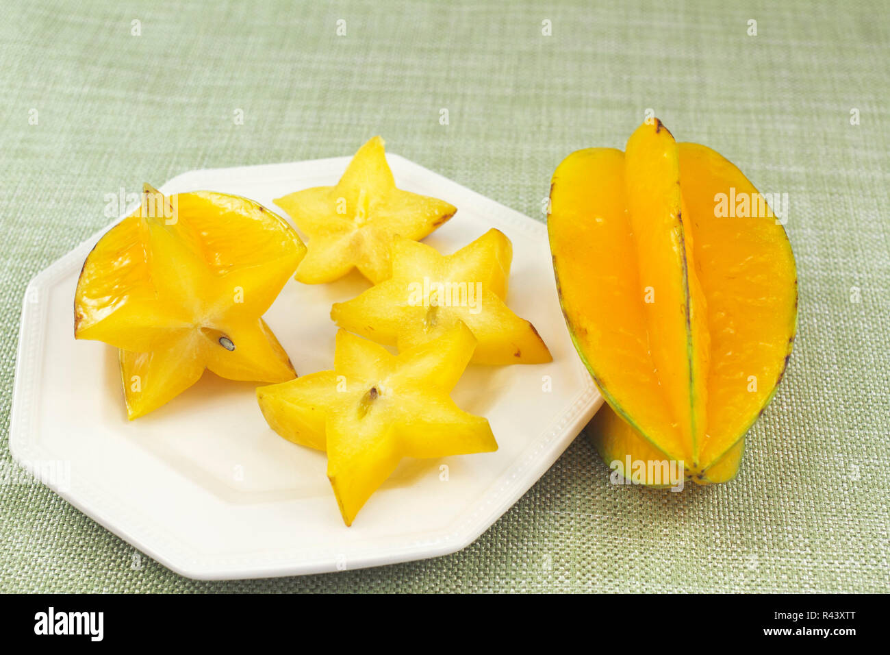 Sliced and Whole Star Fruits Stock Photo - Alamy