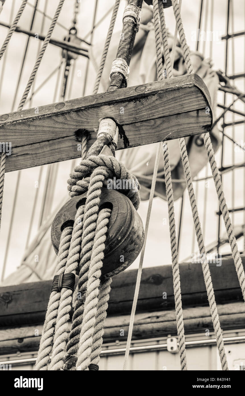 Old sailing wooden blocks rigging hi-res stock photography and images ...