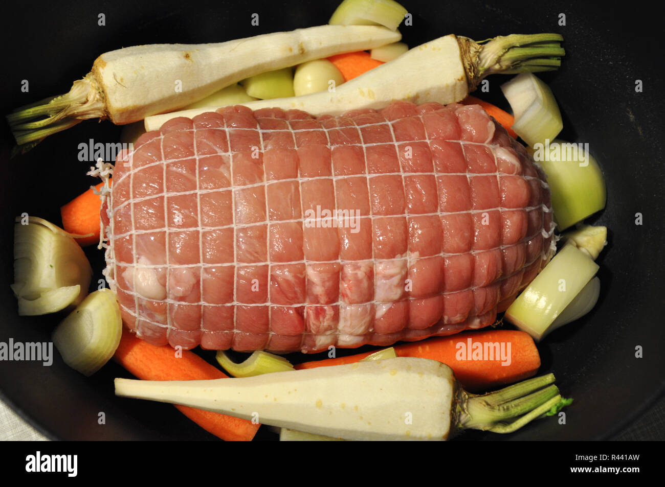 Whole roasted pork joint hi-res stock photography and images - Alamy
