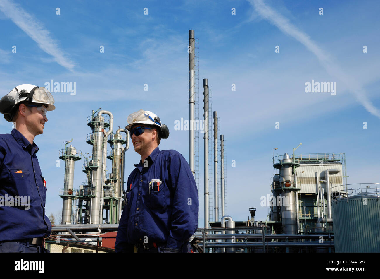 Oil refinery workers pipes hi-res stock photography and images - Alamy