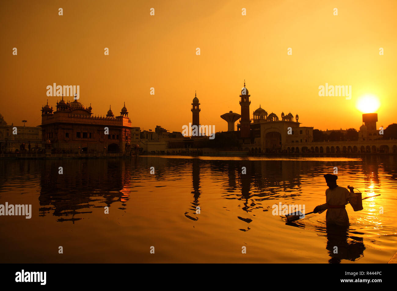 Cleaning the pool of the Golden Temple, India Stock Photo - Alamy