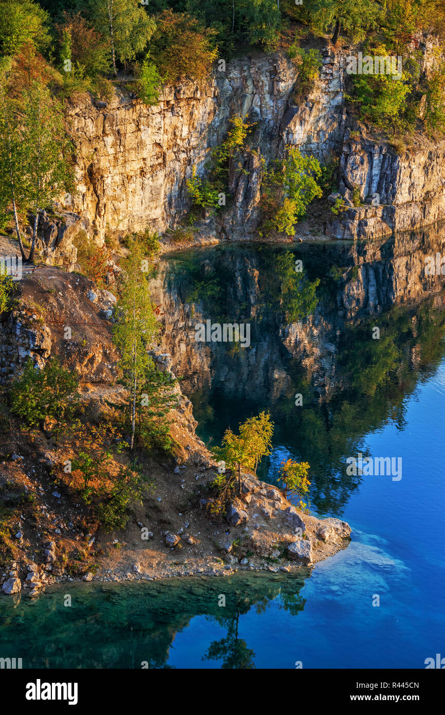 Rock cliff reservoir hi-res stock photography and images - Alamy