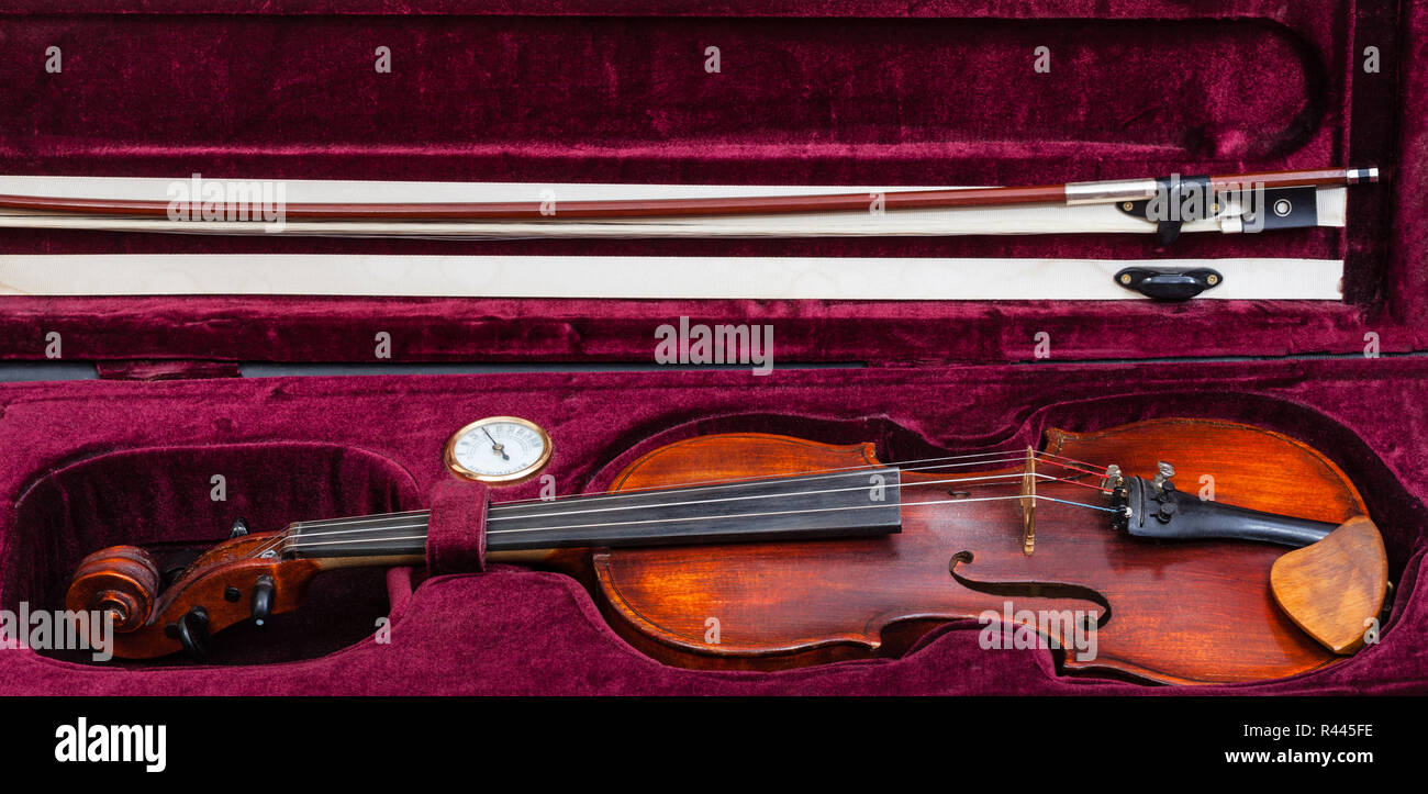 old fiddle with bow in red velvet case Stock Photo - Alamy