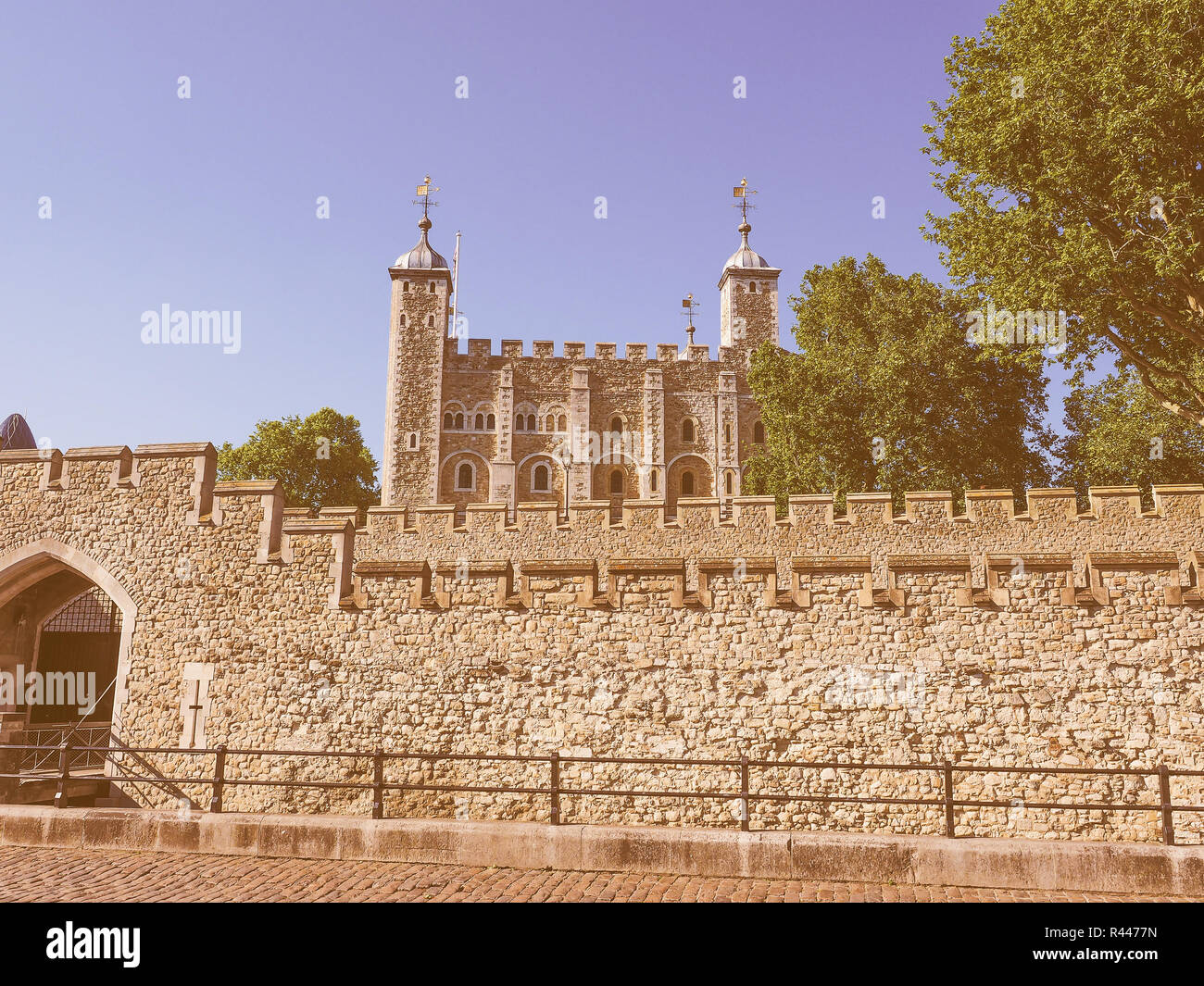 Retro looking tower london hi-res stock photography and images - Alamy