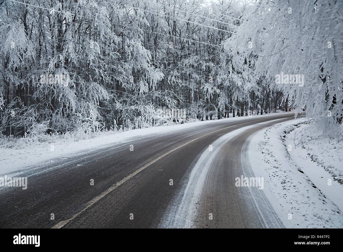 Road turn car slope hi-res stock photography and images - Alamy