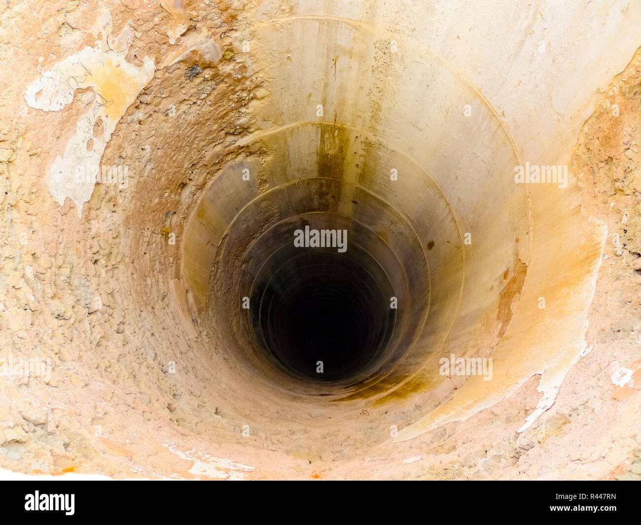 Water well interior in Mandawa, Rajasthan, India Stock Photo - Alamy