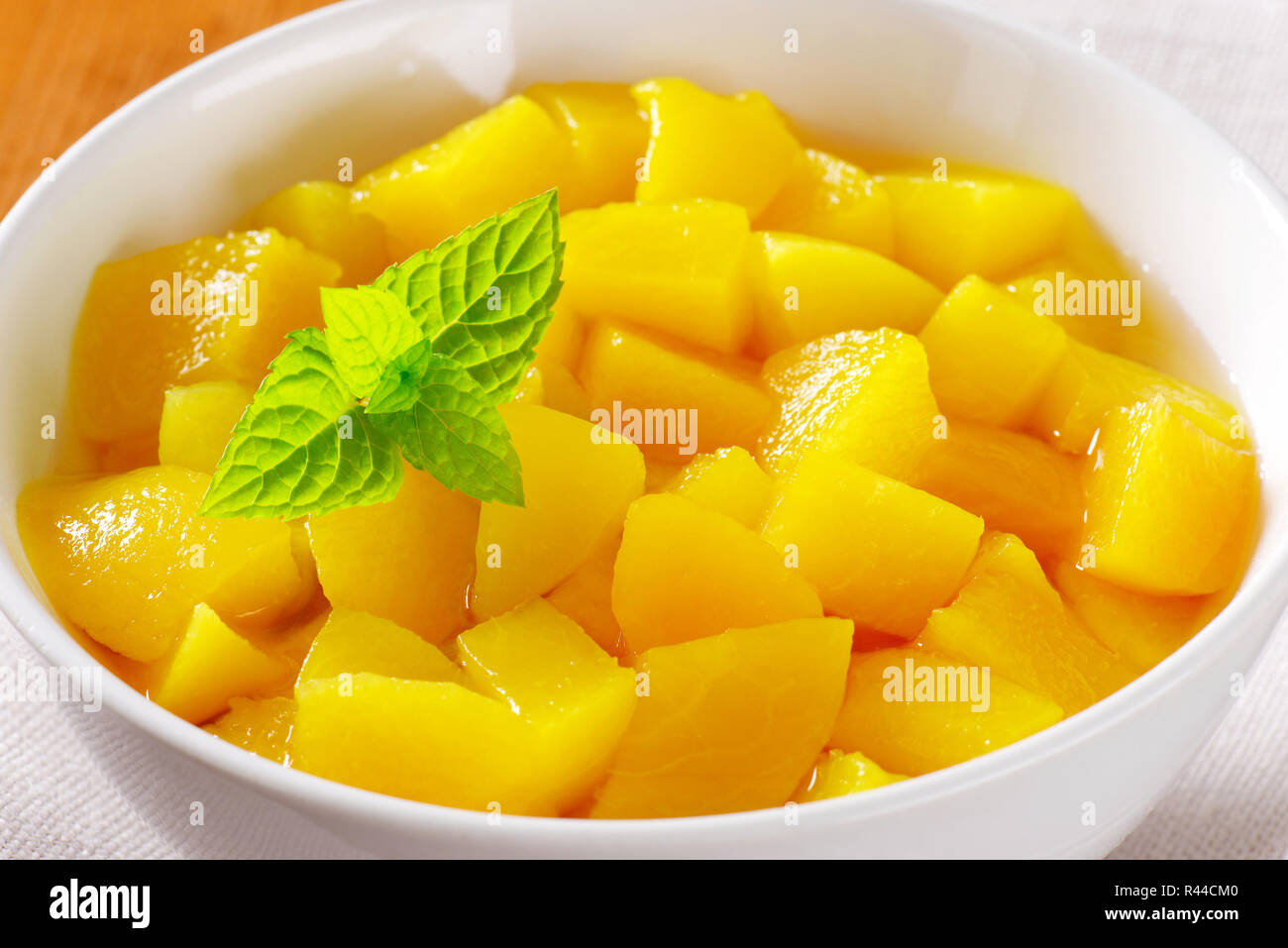 Canned peach pieces Stock Photo - Alamy