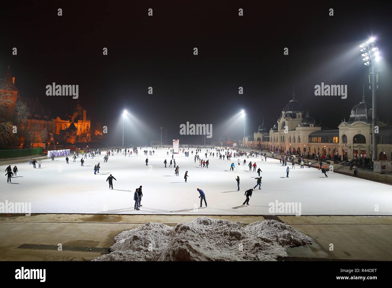 Ice rink many people winter hi-res stock photography and images - Alamy