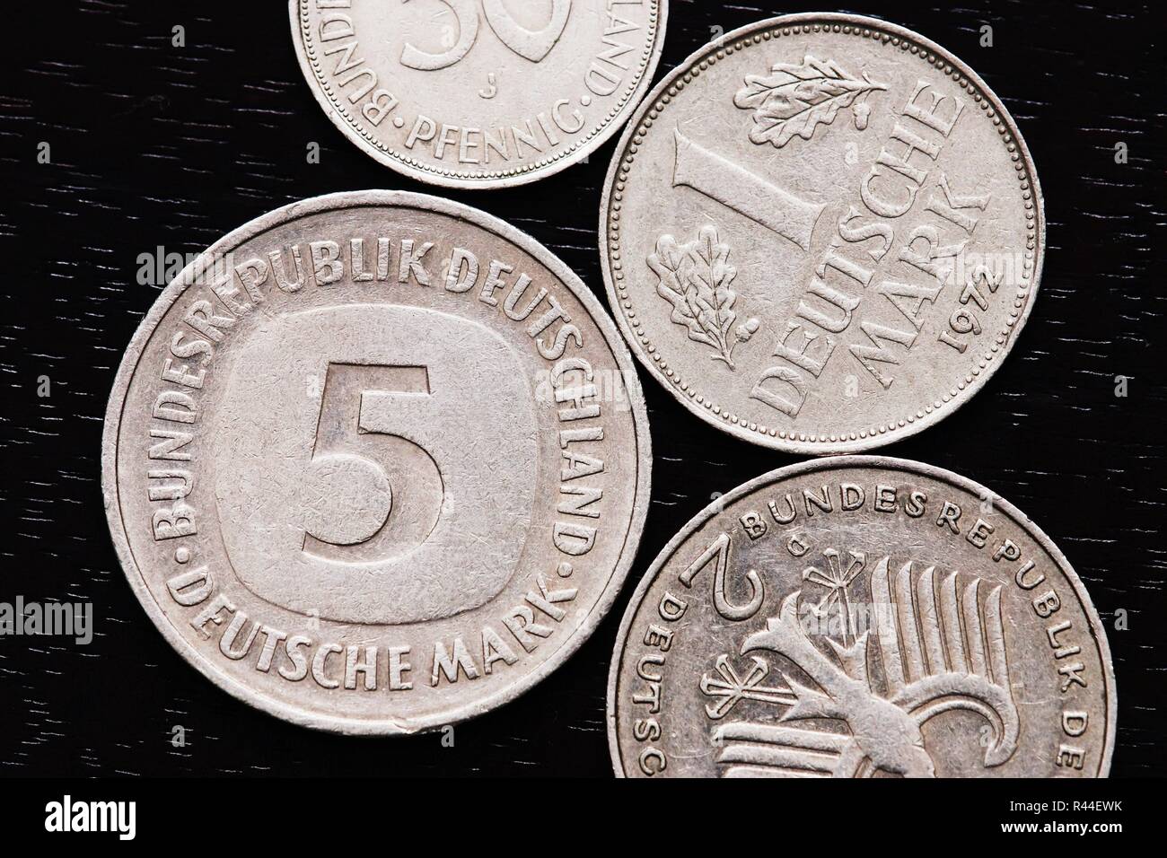 Five deutsche mark notes hi-res stock photography and images - Alamy
