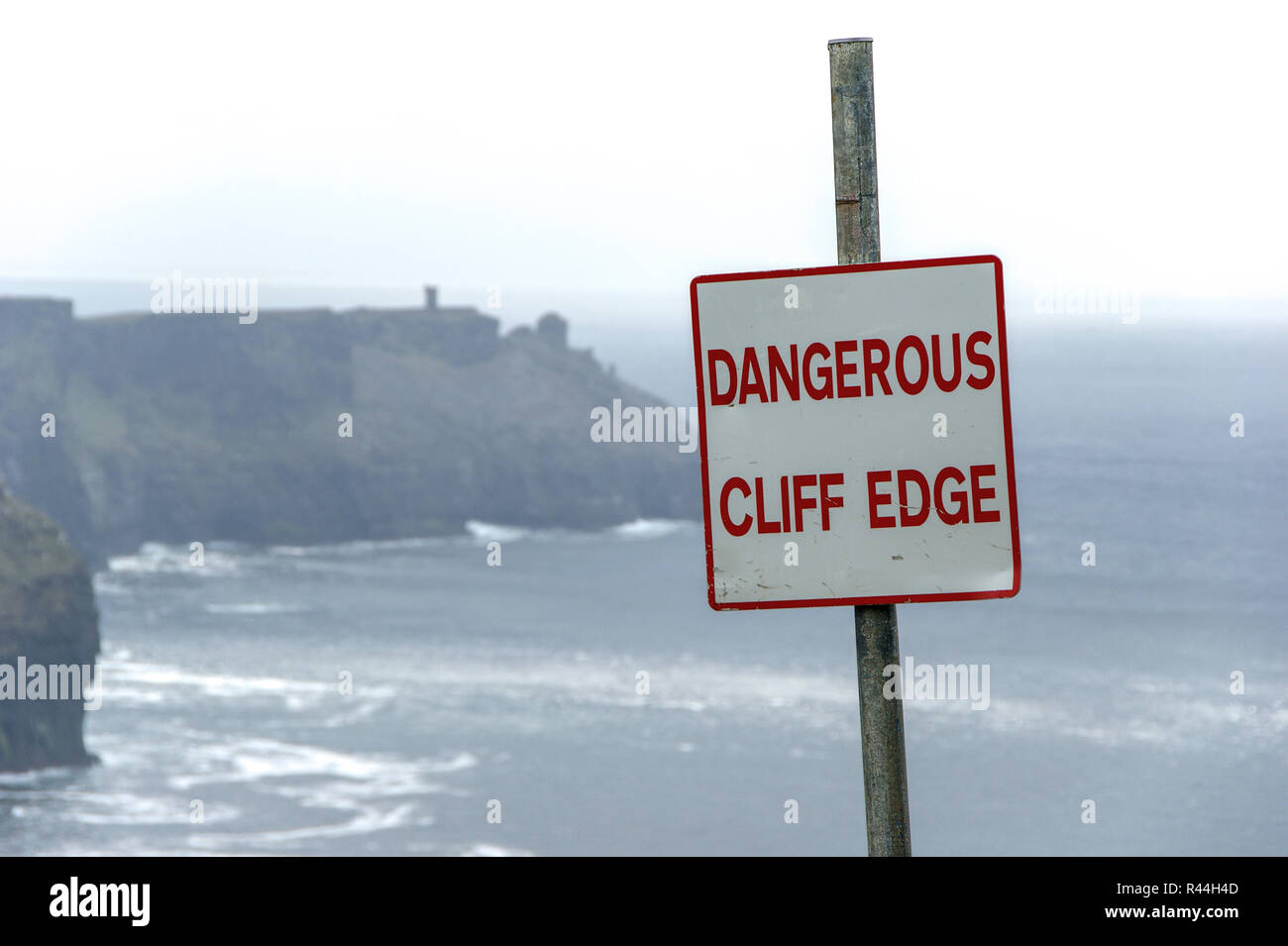 Beware steep drop to beach sign hi-res stock photography and images - Alamy