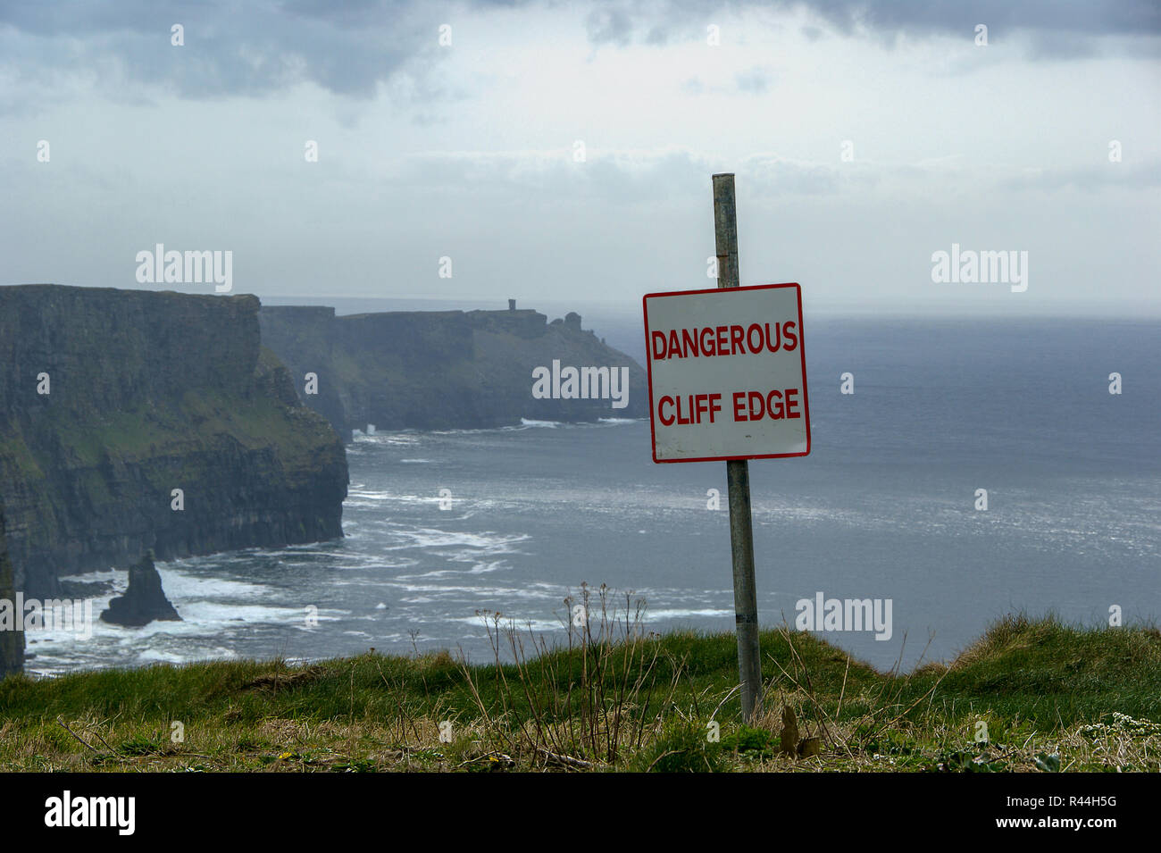 Steep drop warning sign hi-res stock photography and images - Alamy