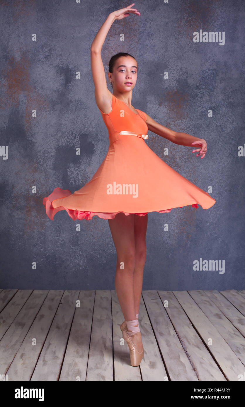 Girl flexable hi-res stock photography and images - Alamy