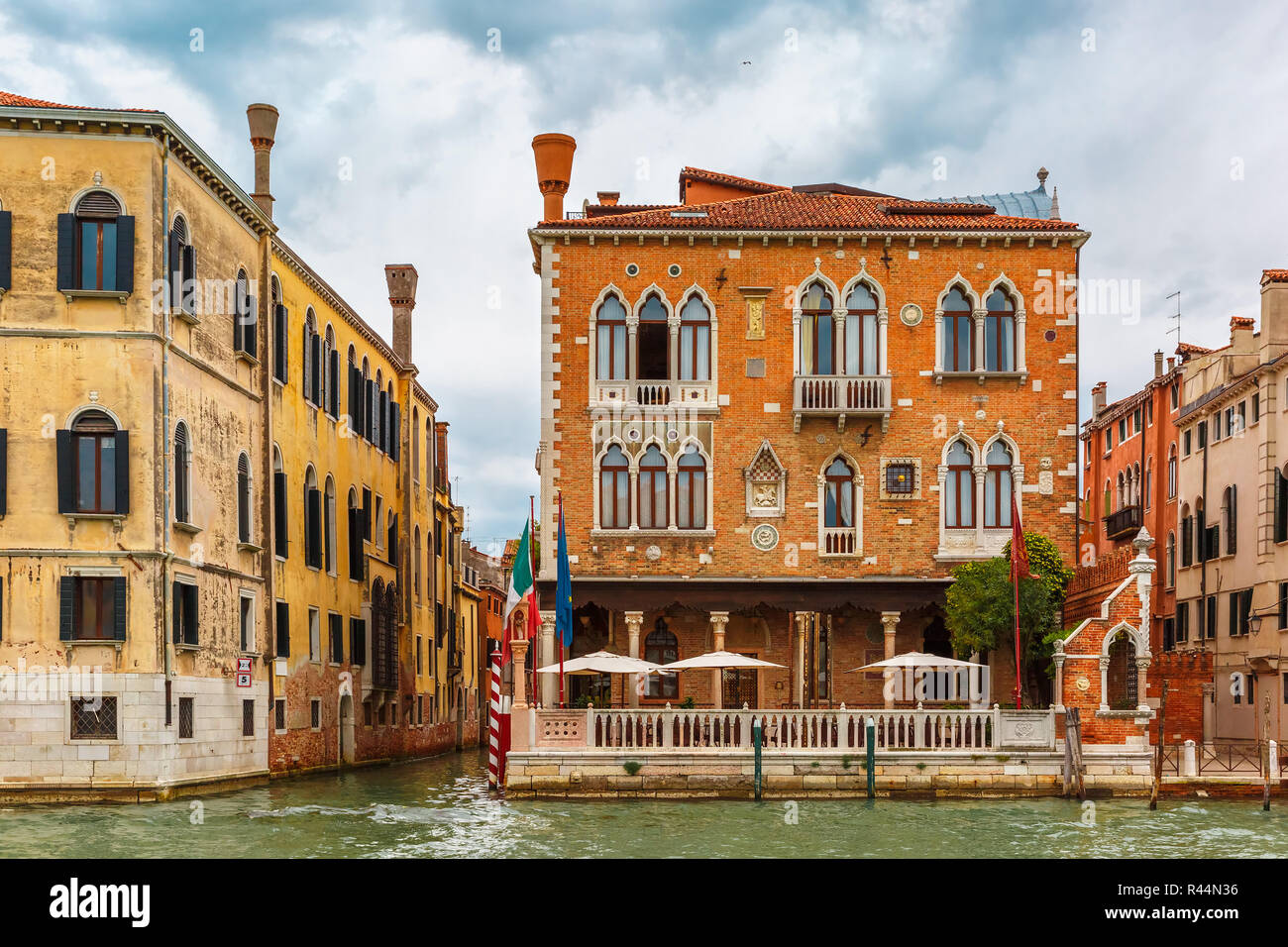 Venezia well gothic hi-res stock photography and images - Alamy