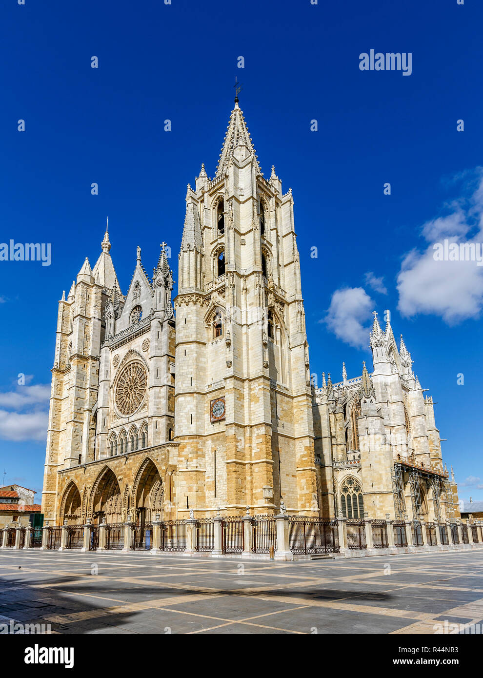 Central facade, tower and rose window of the cathedral of Leon Stock ...