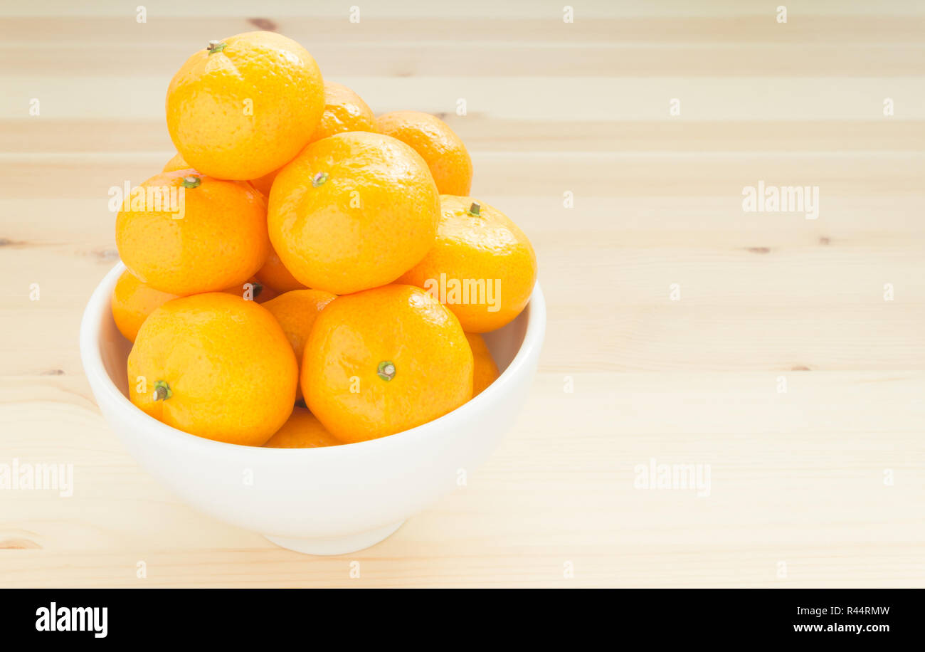 Mandarin chinese orange tangerine small hi-res stock photography and ...