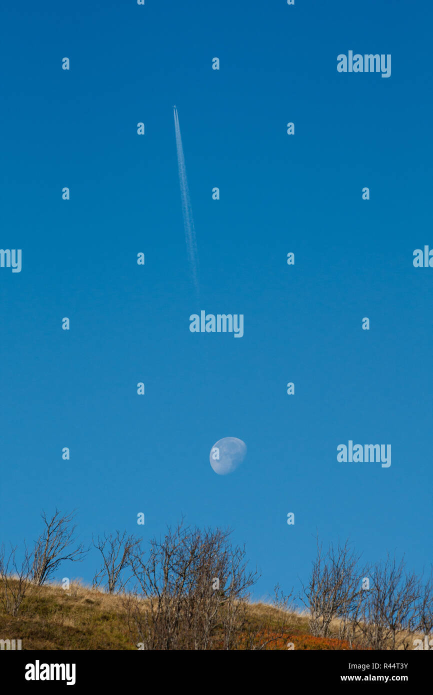 Aeroplane and moon hi-res stock photography and images - Alamy
