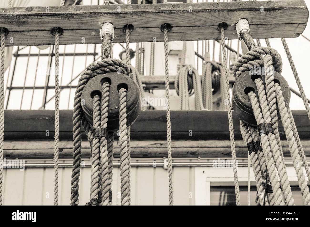 Old sailing wooden blocks rigging hi-res stock photography and images ...