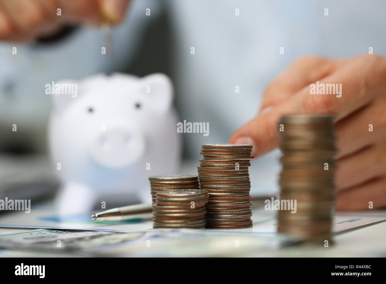 Hand businessman putting pin money Stock Photo - Alamy