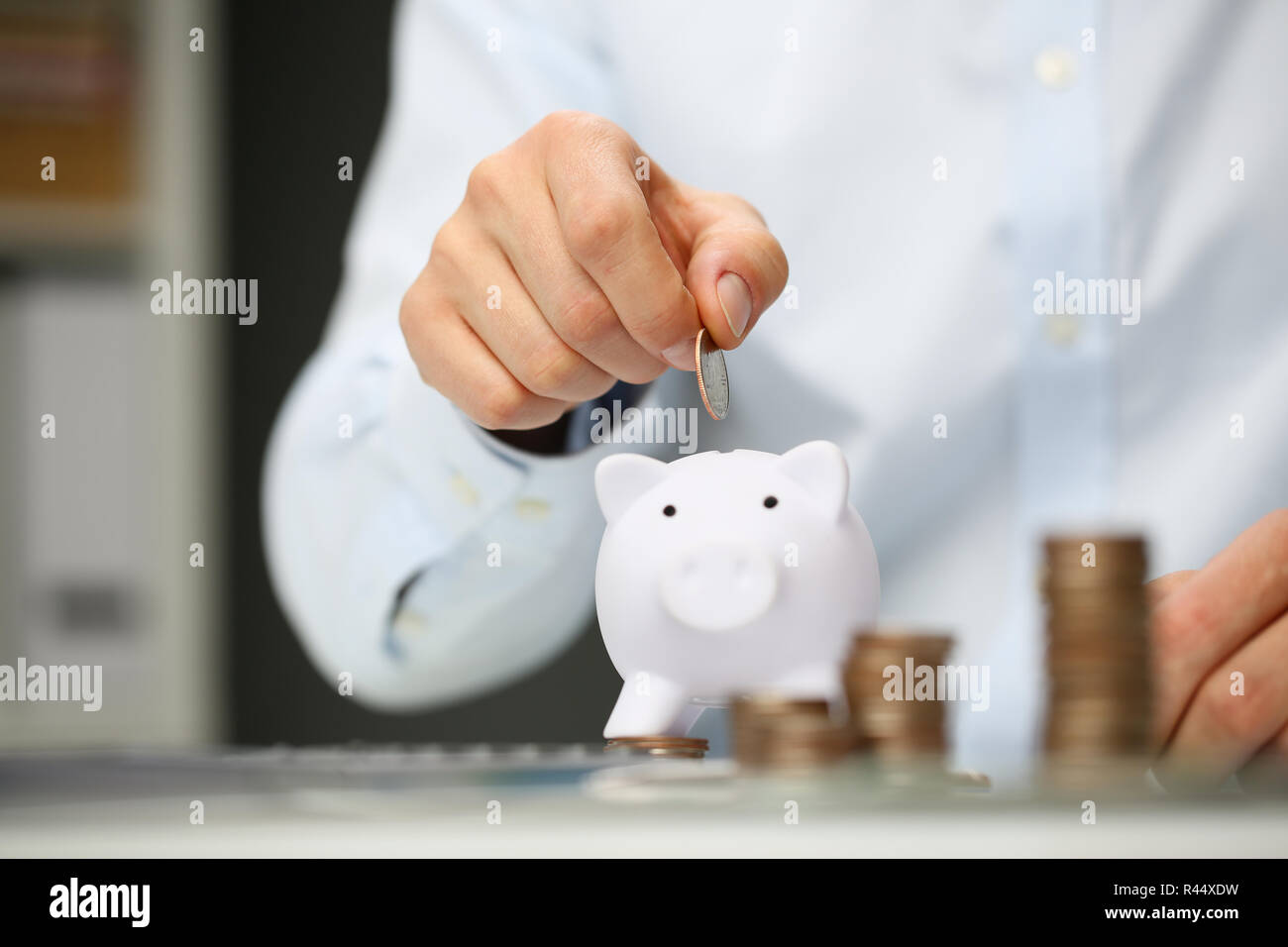 Hand businessman putting pin money Stock Photo - Alamy