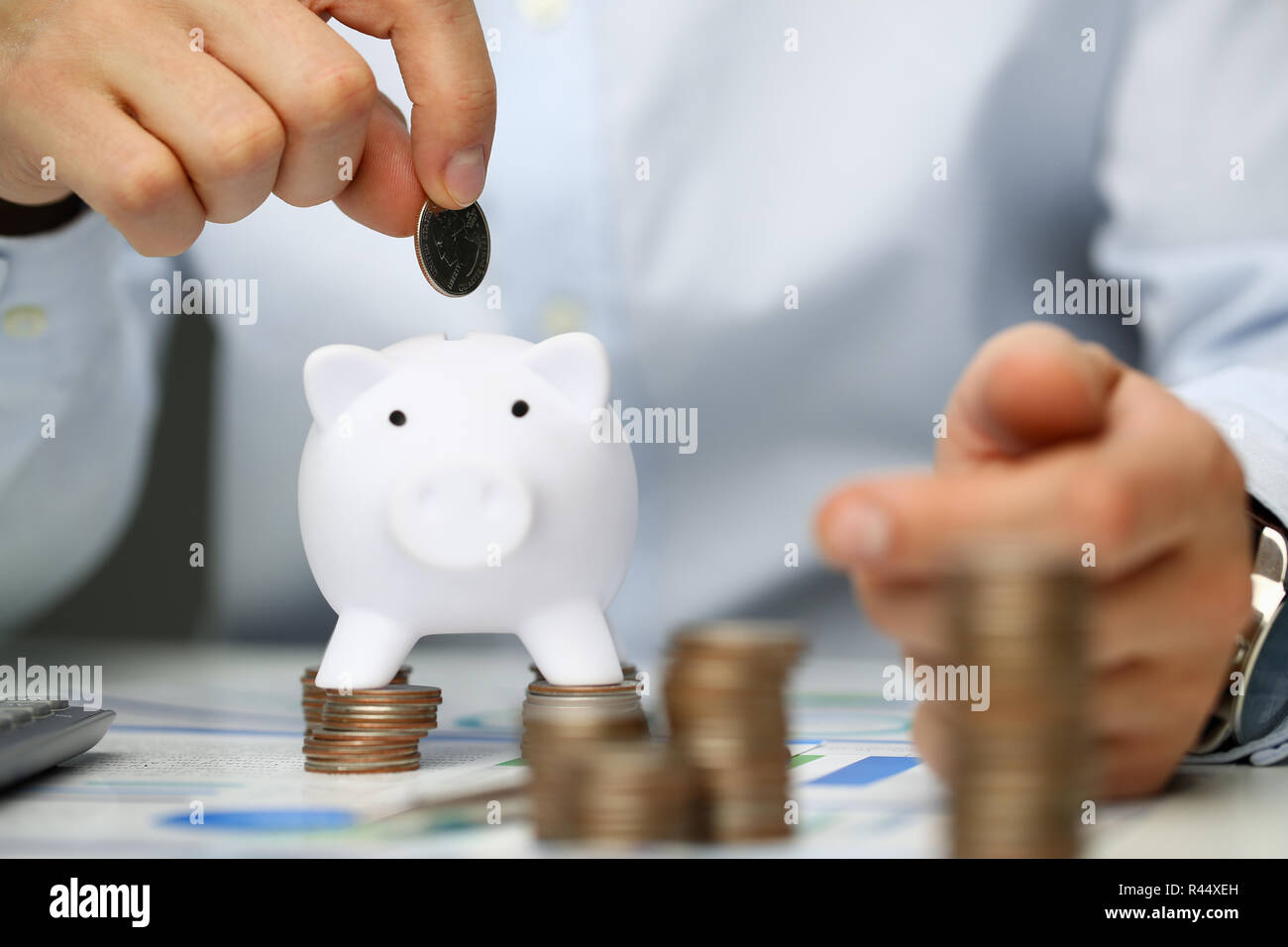 Hand businessman putting pin money Stock Photo - Alamy