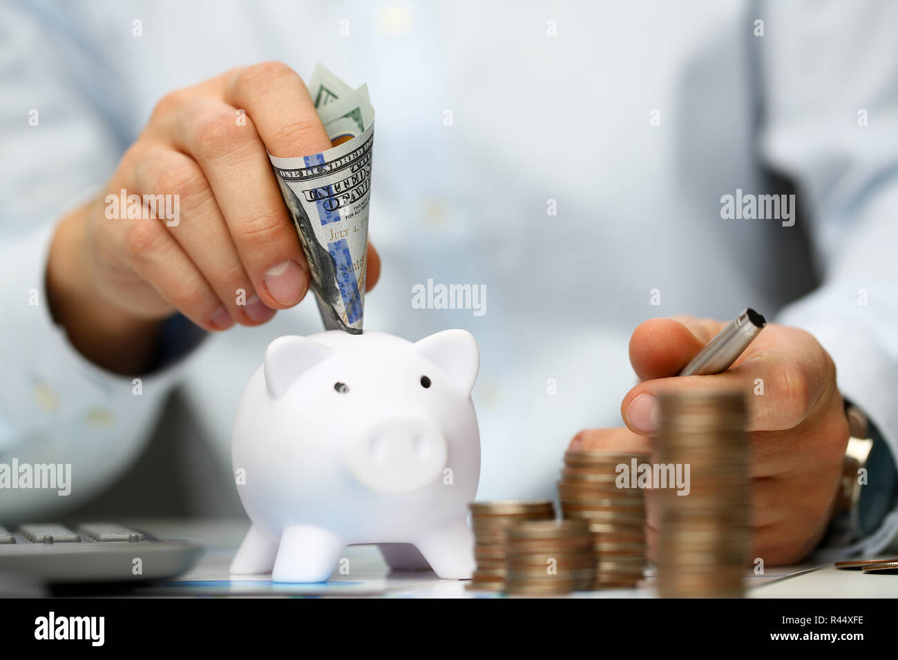 Hand businessman putting pin money Stock Photo - Alamy
