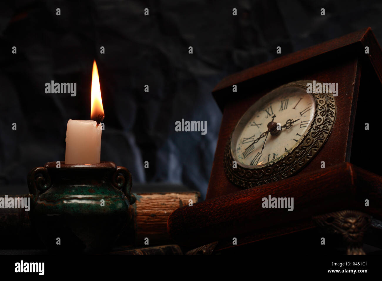 Candle clock hi-res stock photography and images - Alamy