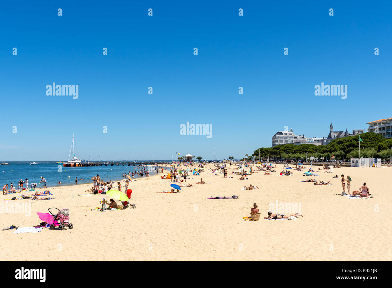 Arcachon (France), the beach and the seafront Stock Photo - Alamy