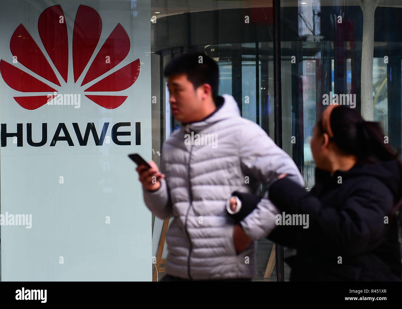 Huawei Apple High Resolution Stock Photography and Images - Alamy